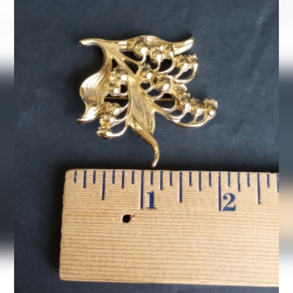 Avon | Jewelry | Vintage Avon Lily Of The Valley Birth Flower Brooch ...